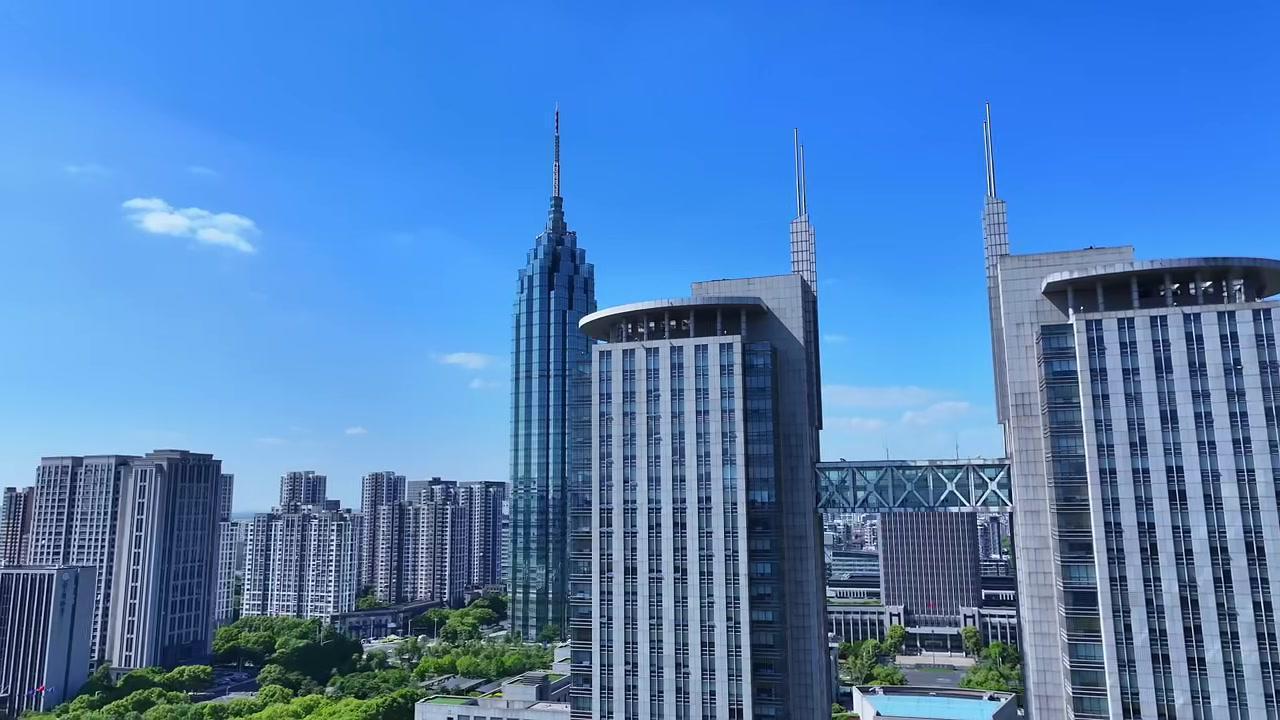 11月25日,常州市新闻传媒中心(市现代传媒集团)成立大会举行,开启...