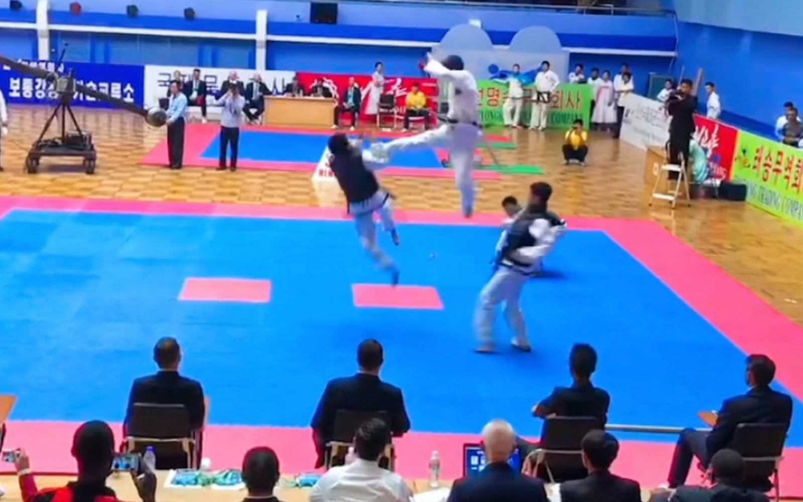 ...届跆拳道世锦赛执裁的朝鲜߇�߇�国家队防身术比赛ߤ�ߏ�ߤ�ߏ