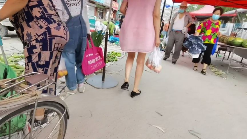 大庆市繁荣的地摊经济,极大地拉动了生产和消费
