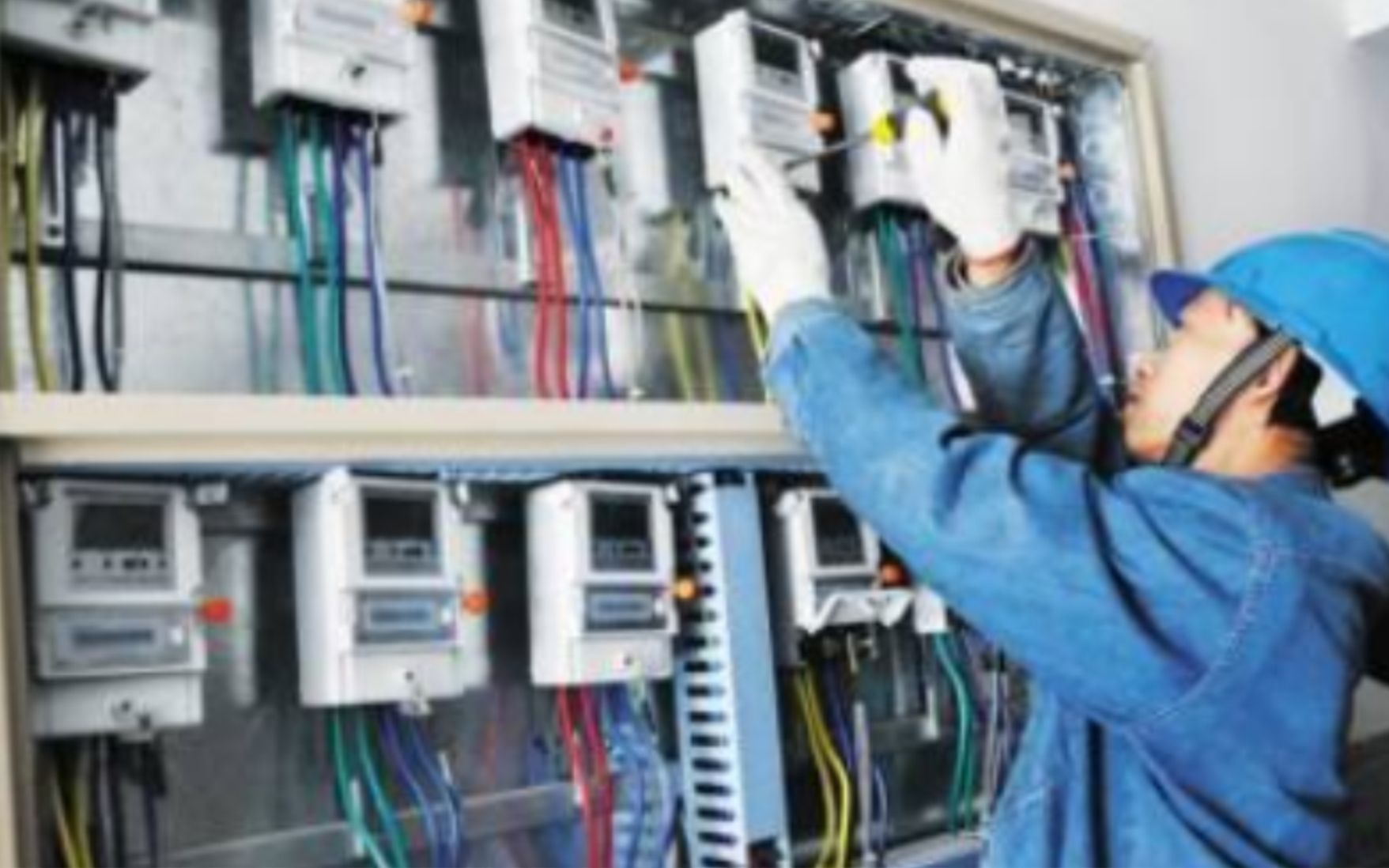 抄电表员偷偷告诉我:家中2个电器,记得拔插头,能省千元电费