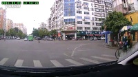 绿牌电动车违规左拐