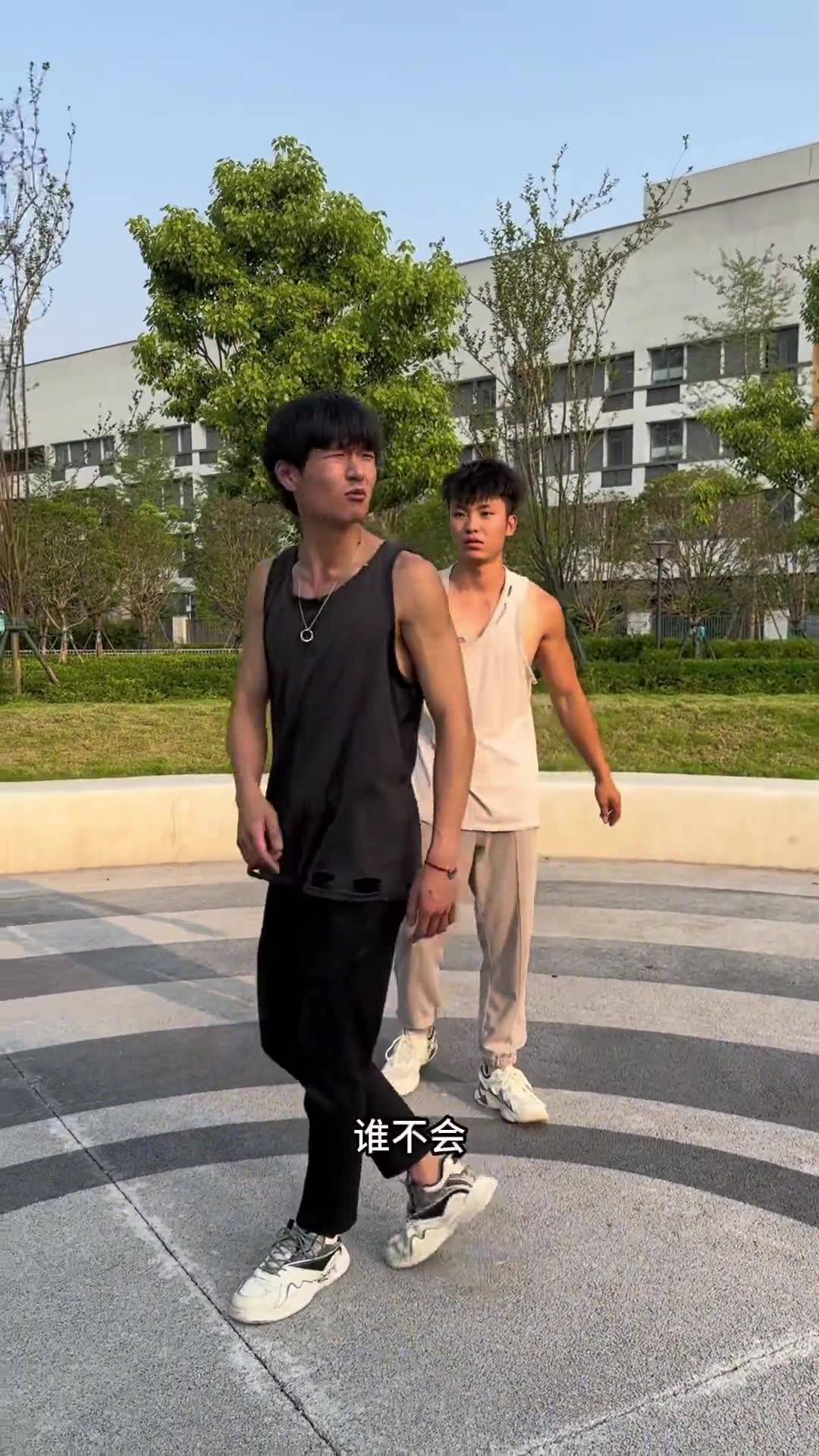 细狗居然敢说我活肌肉不行#健身