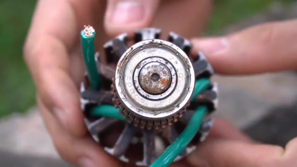 首次尝试用直流电动机改装发电机,改完后没想到发电效果这么好