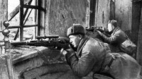 斯大林格勒会战，苏军神枪手VS德军狙击手，真是针尖对麦芒！