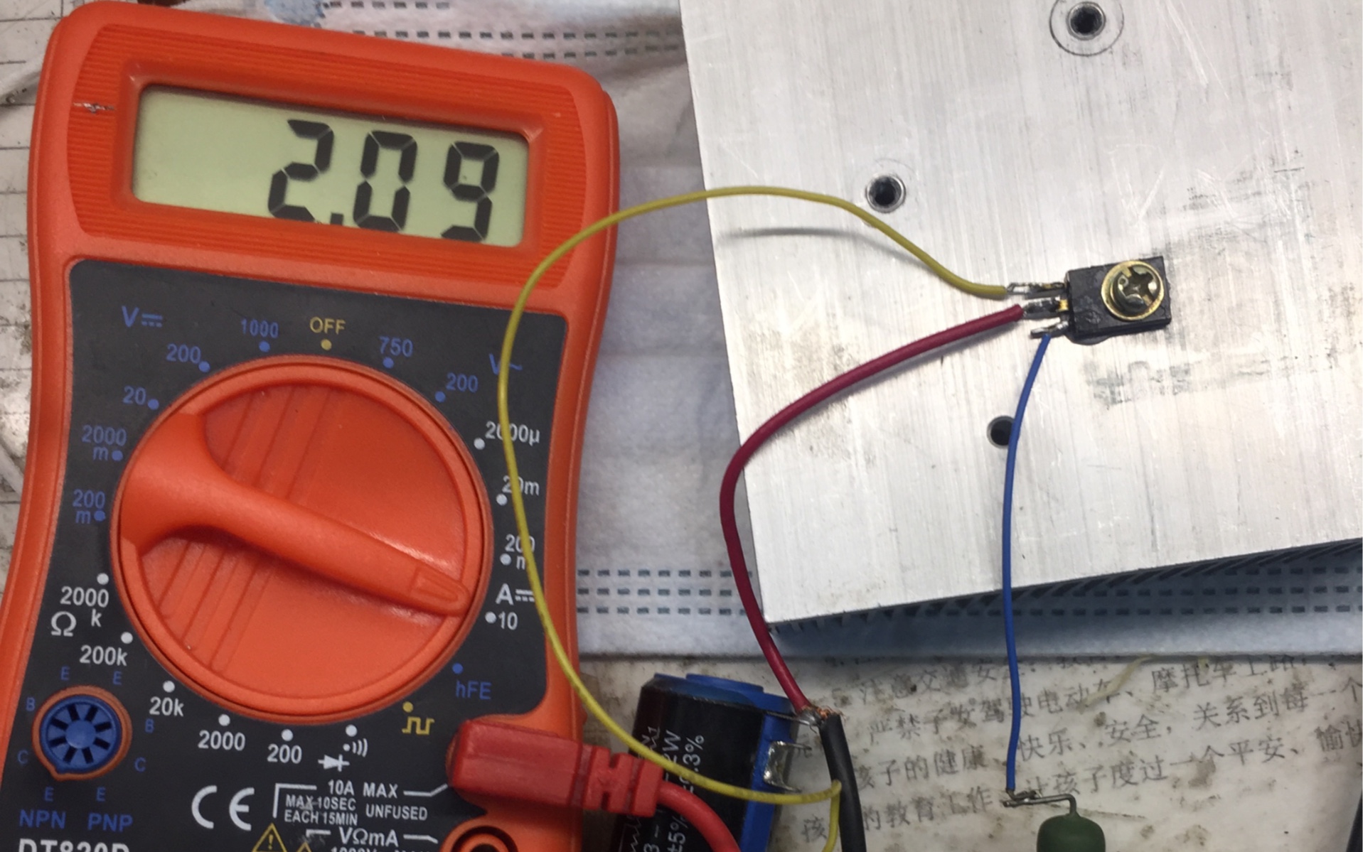 简易的三极管加热电路。