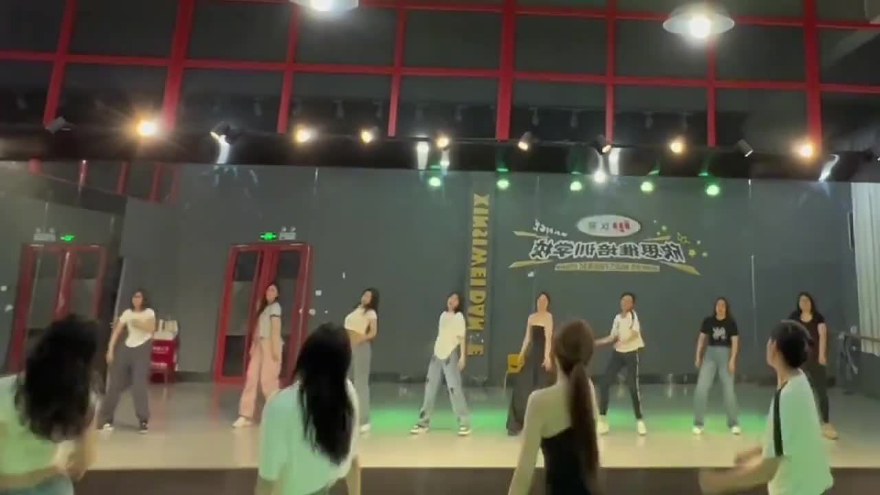 #Oh nanana动感卡点舞,课后带着我的小姐姐们娱乐一下可好哇.