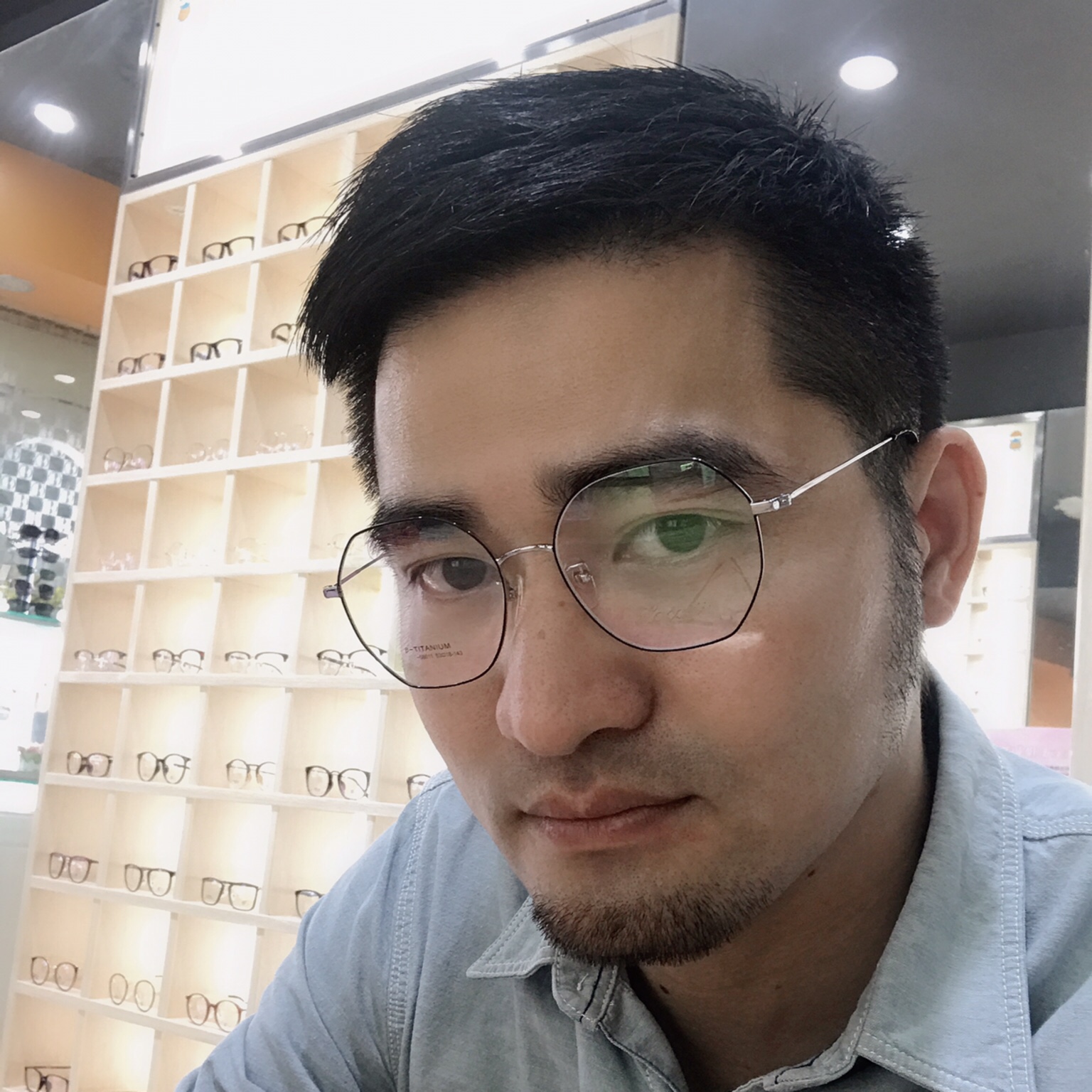 帅帅的胡子大叔 