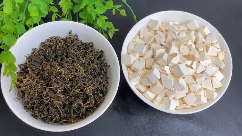茯苓加茶叶放锅里煮一煮,作用真的厉害,解决很多人烦恼,学起来