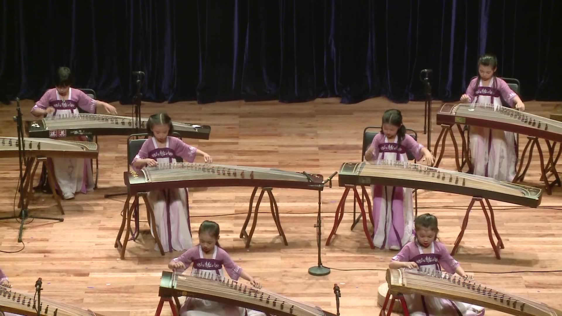 古筝齐奏;朗诵表演唱《中华孝道》