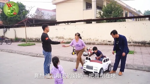 小伙用木头为儿子打造了一款奇幻玩具车,太牛了