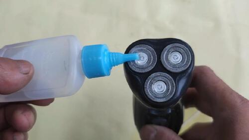 剃须刀钝了,不要再用其它方法了,滴上一滴这个,立马锋利如新