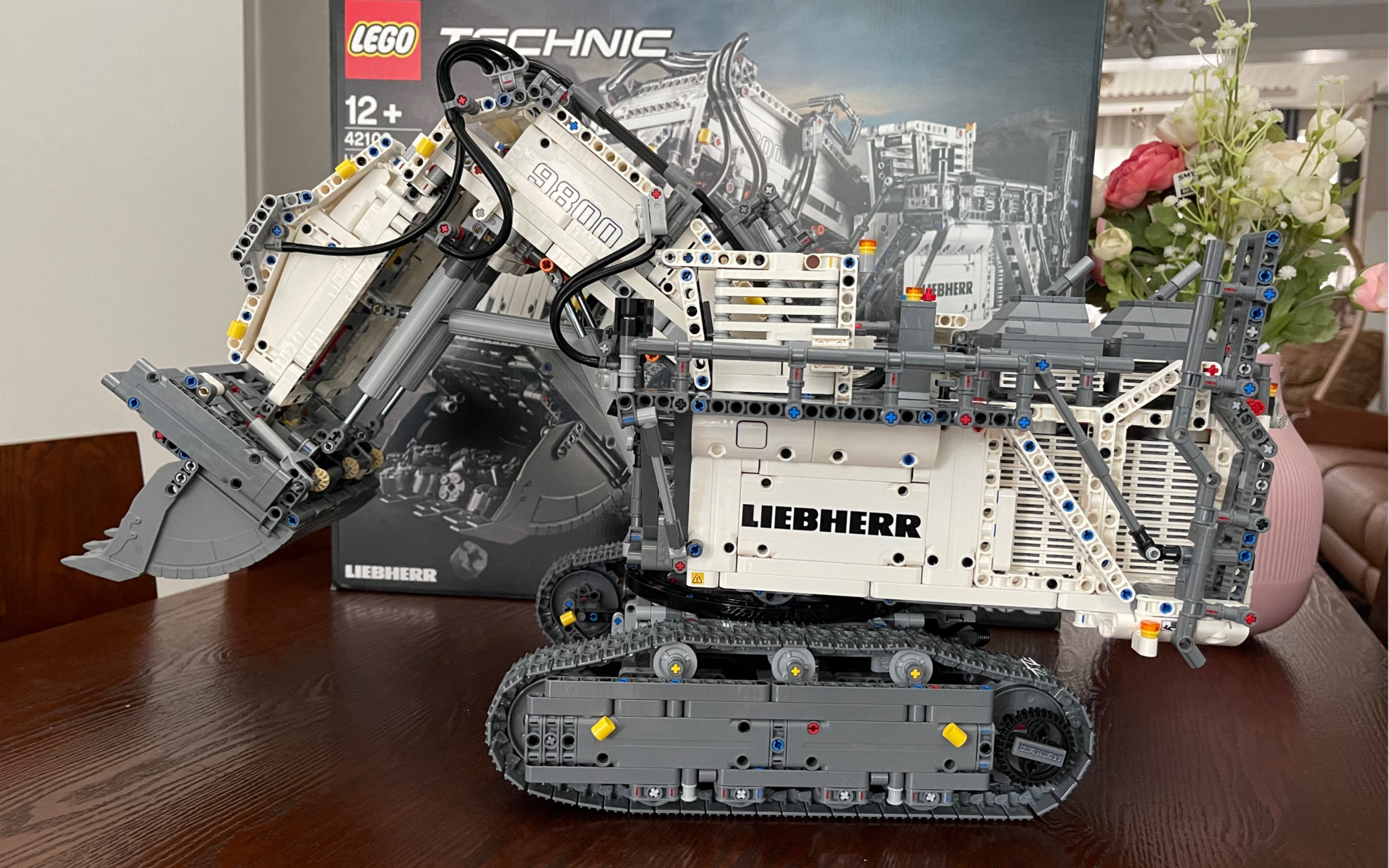 乐高42100 利勃海尔挖掘机的开箱、拼装以及把玩～