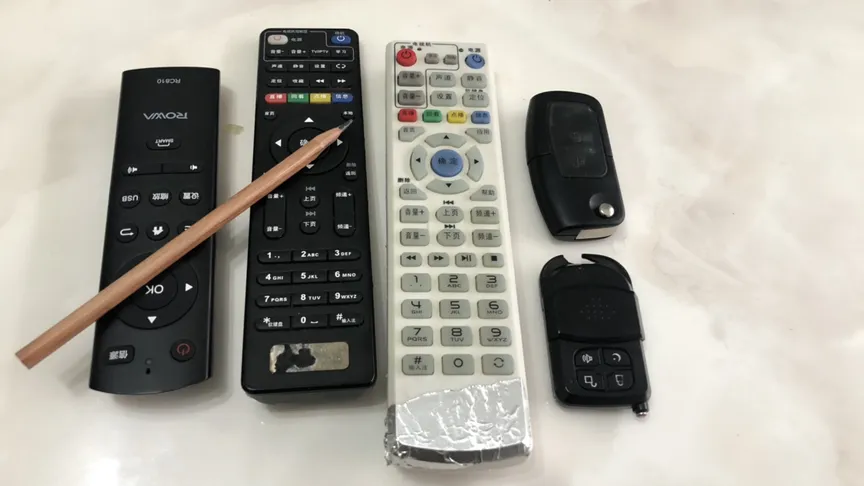 今天才知道,遥控器按键失灵先别扔了,一个小方法自己就修好