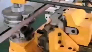 38钢管自动上料弯管机设备视频介绍。伺服定位弯管机操作简单方便...