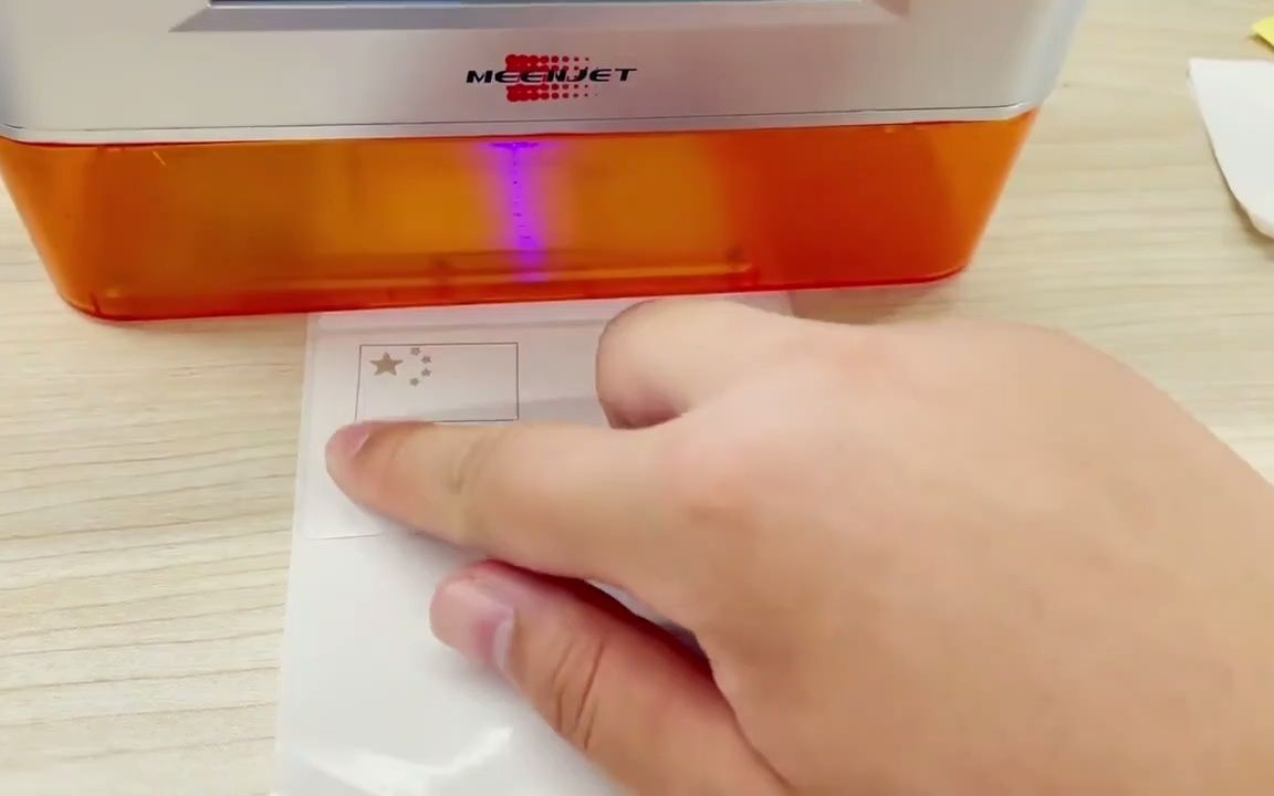 ...敏捷标识手持式激光喷码机纸板、马口铁、PVB电子板、PVC管道...