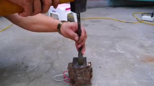 用微波炉的变压器制作一台发电机,你觉得怎么样?