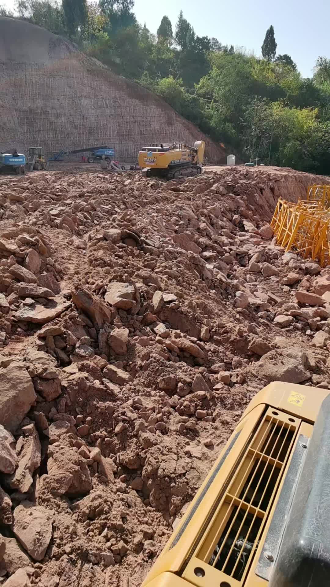 #施工现场实拍 #工程机械设备 遗留在岁月的曾经,是回不去的过往,也是...