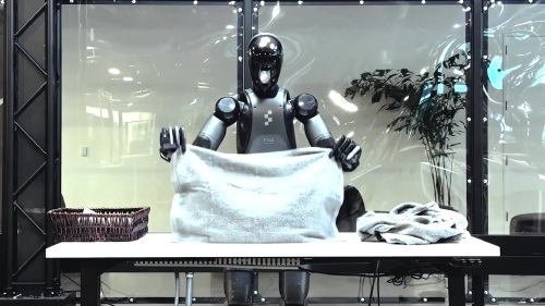 人形机器人进化飞快,Figure 02的动作越来越像人类了