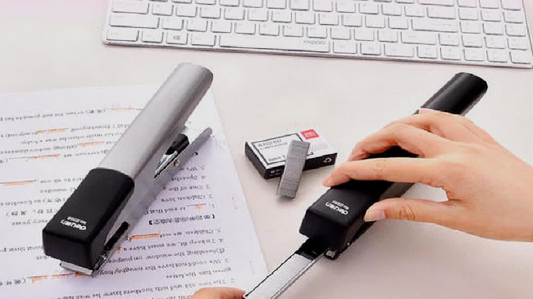 人人都用的订书机,原来不是为了订书,阴差阳错成了办公室工具!