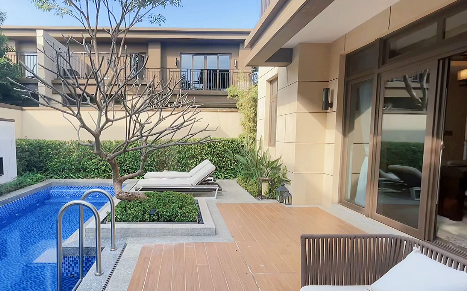 海南别墅看多了,还是最喜欢这栋陵水的合院别墅,我理想中的养老生活