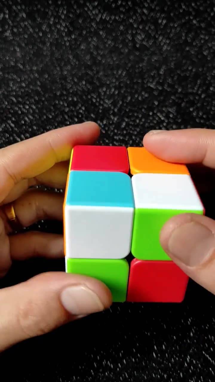 二阶魔方简单简单好学、如果有朋友想学二阶魔方、我就出教程。