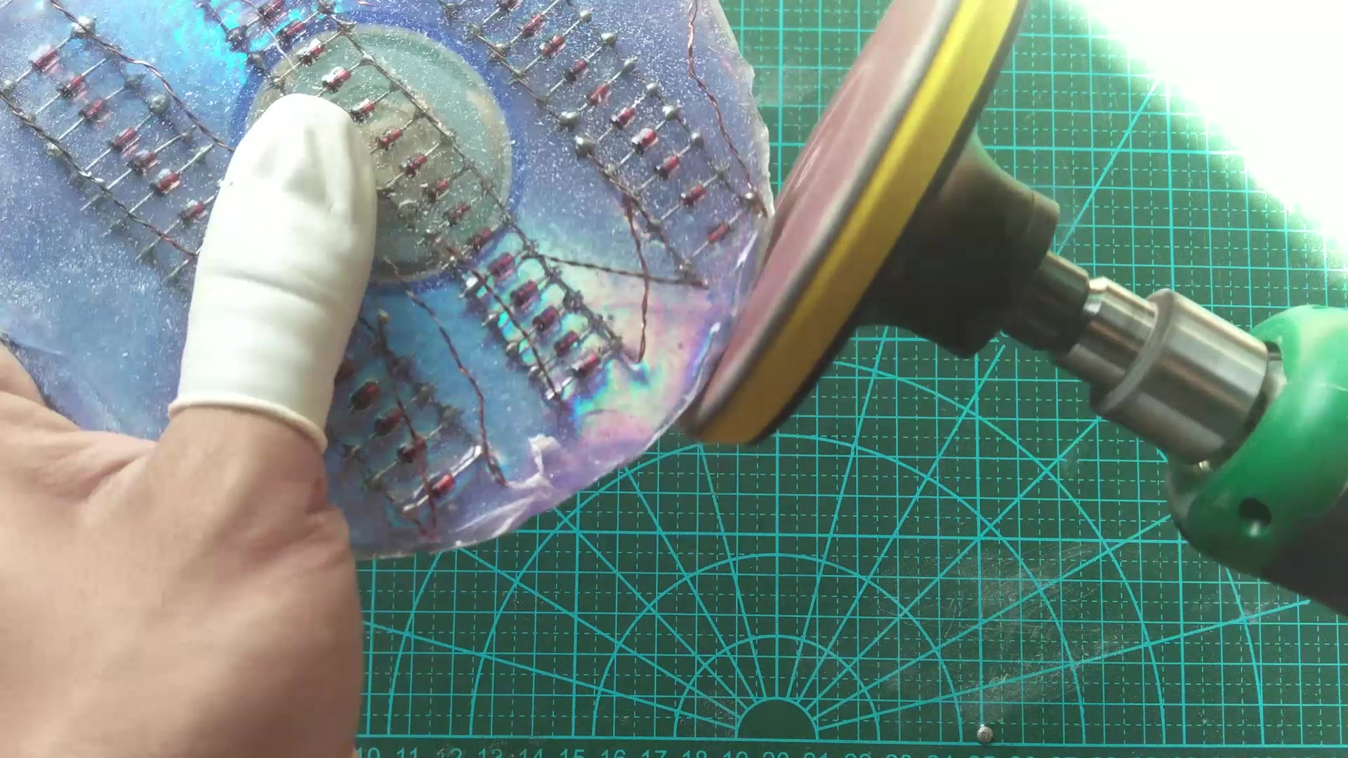 第三期 制作太阳能发电板 光电二极管透明树脂封装在光盘上