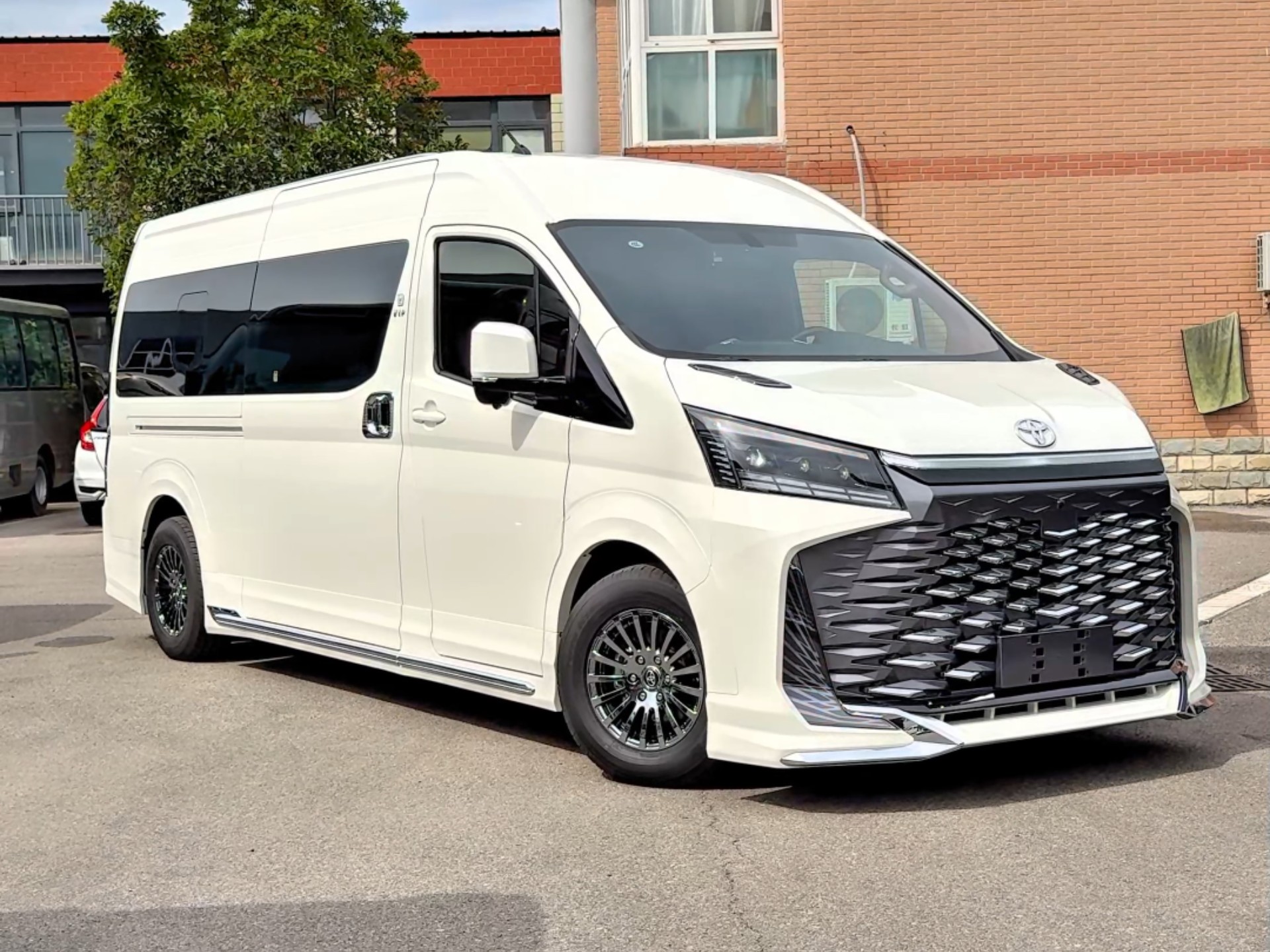 丰田海狮6座房车版