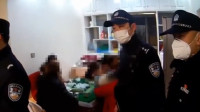 民警收走麻将中的四个“壹万”:不怕一万就怕万一