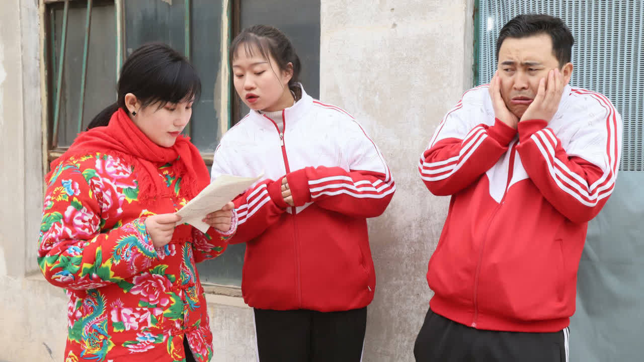 何有理考试成绩不理想,竟然偷偷改了成绩,被妈妈发现后会怎么样