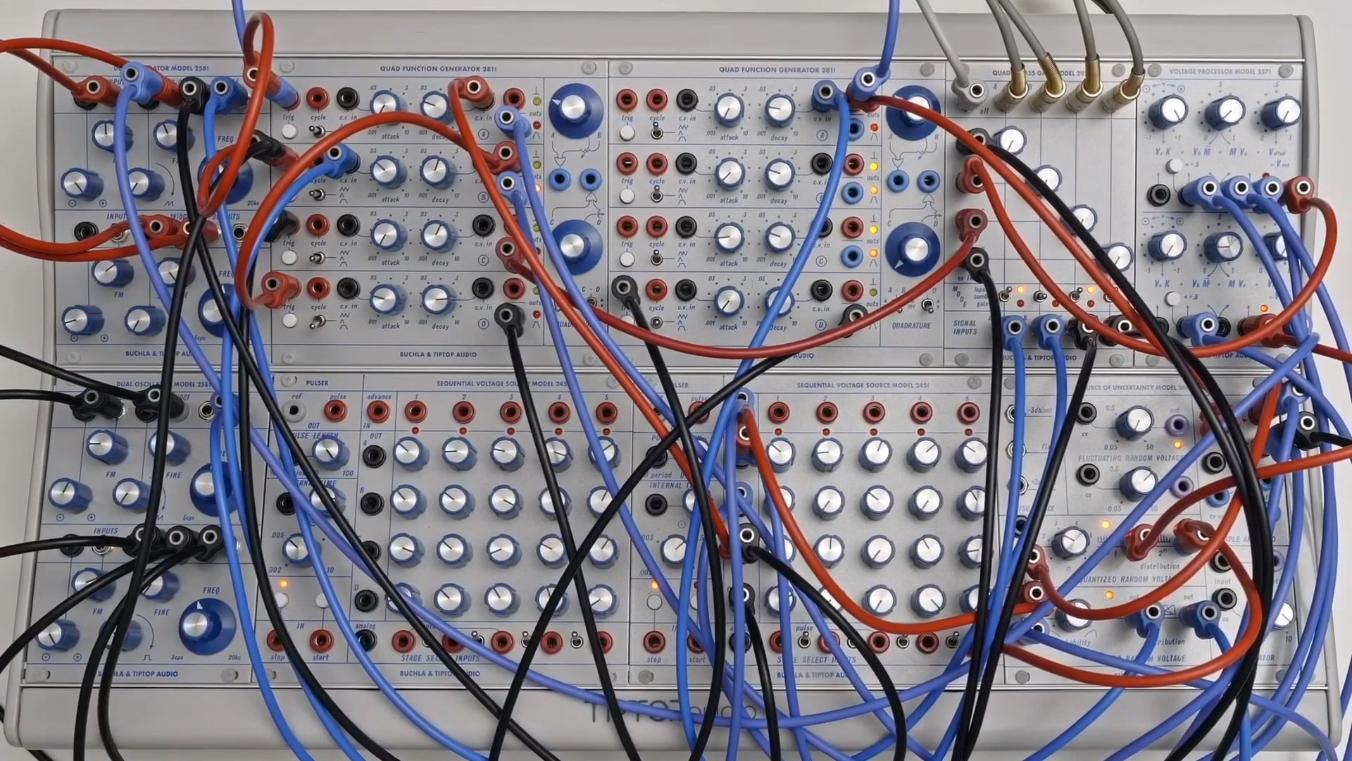 TipTop复刻Buchla EuroRack系列模块合成器系统。