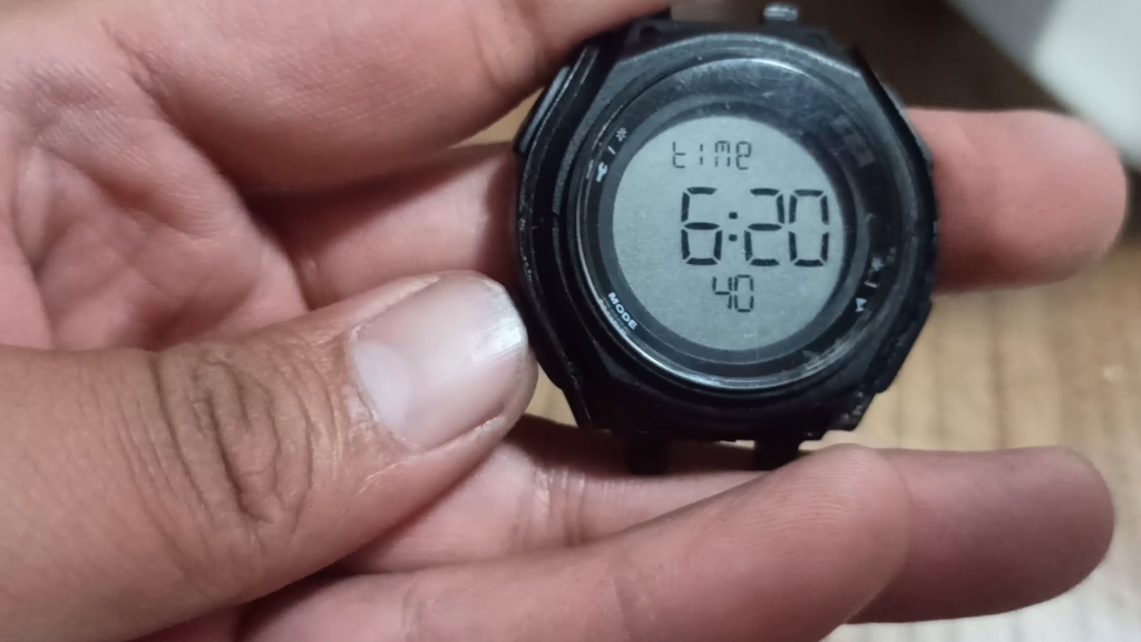 摩友讲解迪卡侬各种手表优势缺点,还有小米手环的缺点。个人讲解。