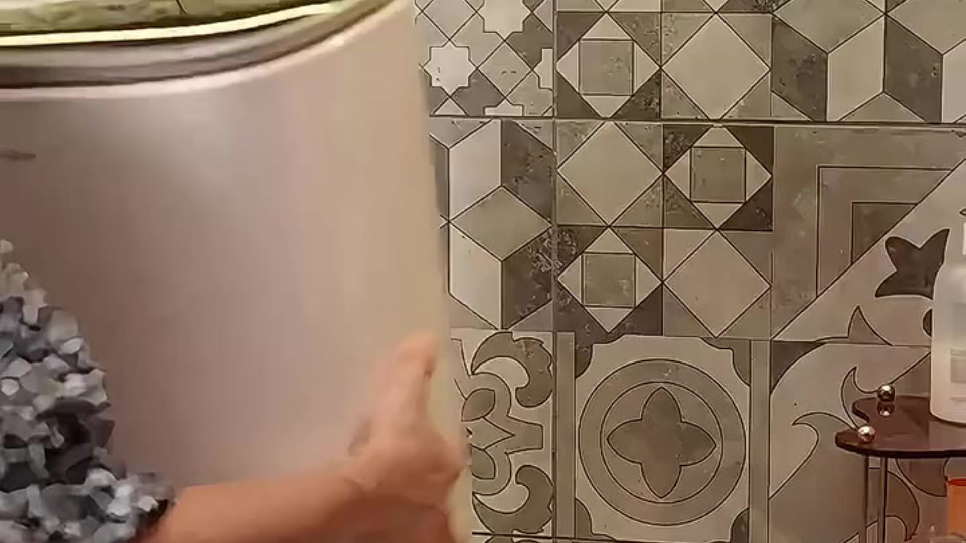 小熊迷你洗衣机:轻巧便携,智能预约,出行必备