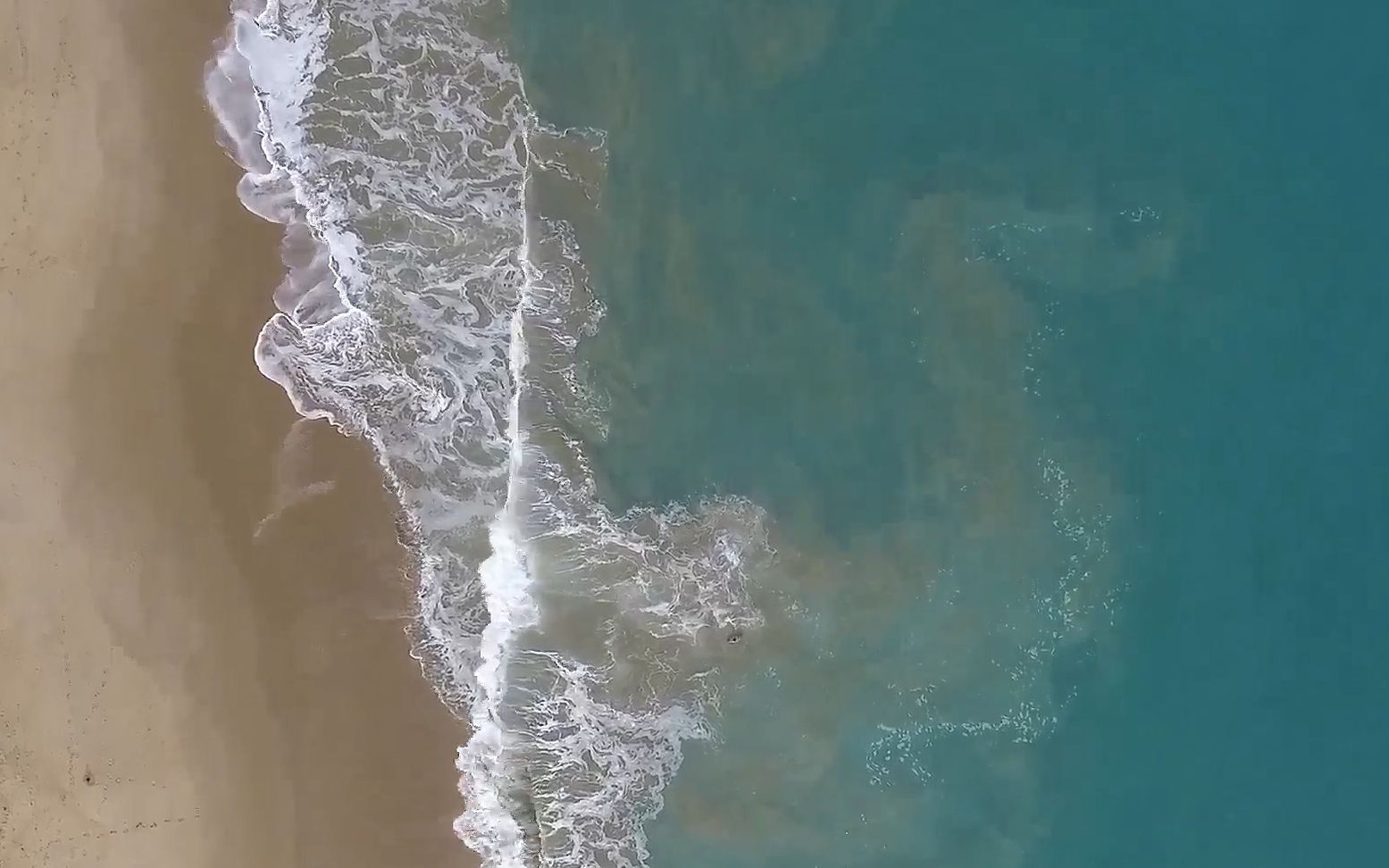 ...浪花波浪金色沙滩海岸海浪拍打沙滩手机壁纸 动态壁纸 屏保视频素材