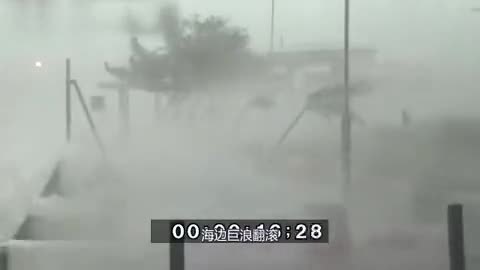 来了来了惨不忍睹!实拍台风发生时恐怖的震撼冲击!