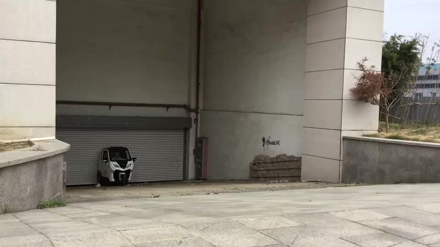 轻松上坡,#老年代步 #电动三轮车 #新国标电动车