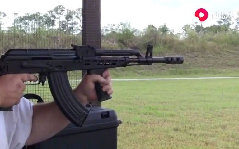 这也是不可多得的好枪:AKM突击步枪,靶场实弹射击测试!