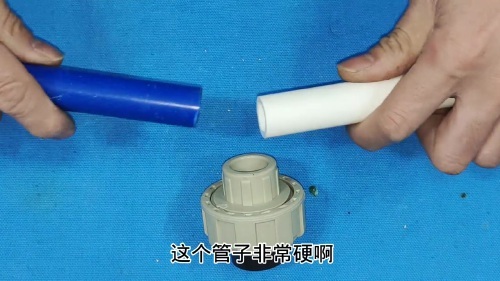 如何才能让PPR管和PVC管这样粗的硬管,完美无漏水地连接?其实技巧...