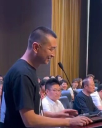 “记住现在的模样,清白且勇敢!”丹东一高中毕业典礼家长赠言火了:掏...