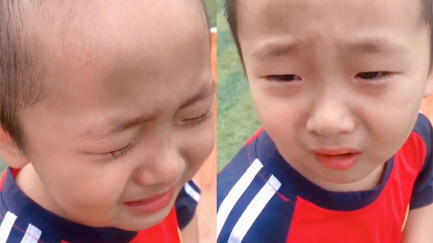 幼儿园老师让正在大哭的萌娃笑一个 萌娃追问“怎么笑”乐坏老师