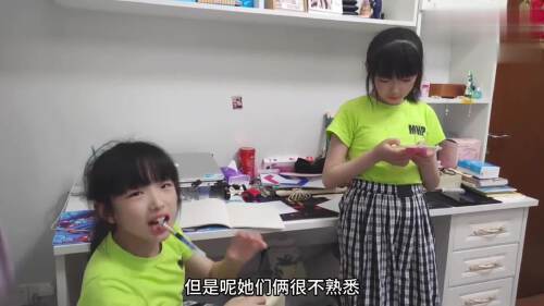 12个月份的英文单词好难记,双胞胎挑战快速背诵默写,最后谁赢了