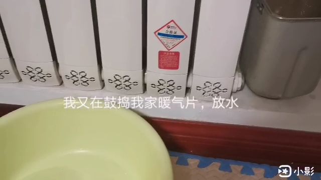 求水暖高手指教:暖气管上半部分热,下半部分包括下边管凉怎么办