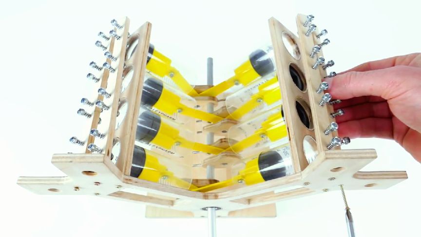 想不到可使用基本材料、螺丝刀和电转驱动组装发动机模型