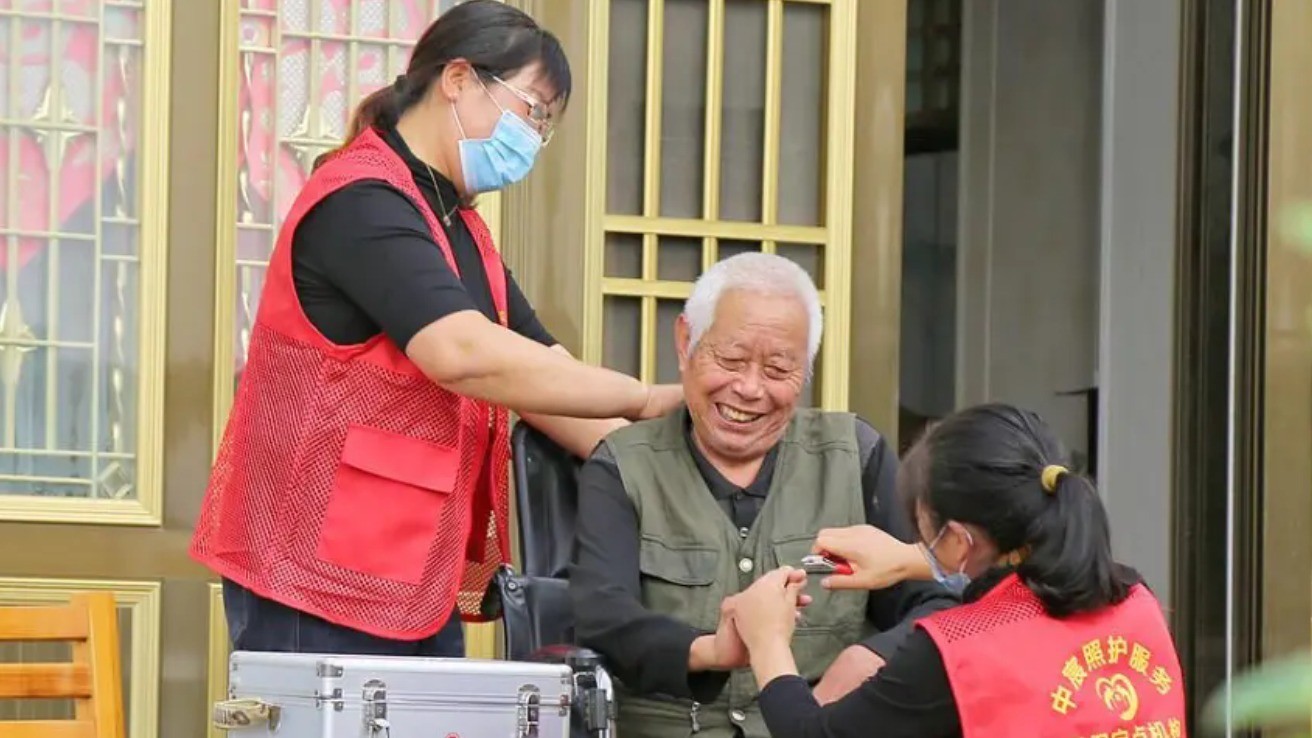 ...卓长立建议:将家庭养老服务、病人陪护消费纳入个人所得税抵扣范围