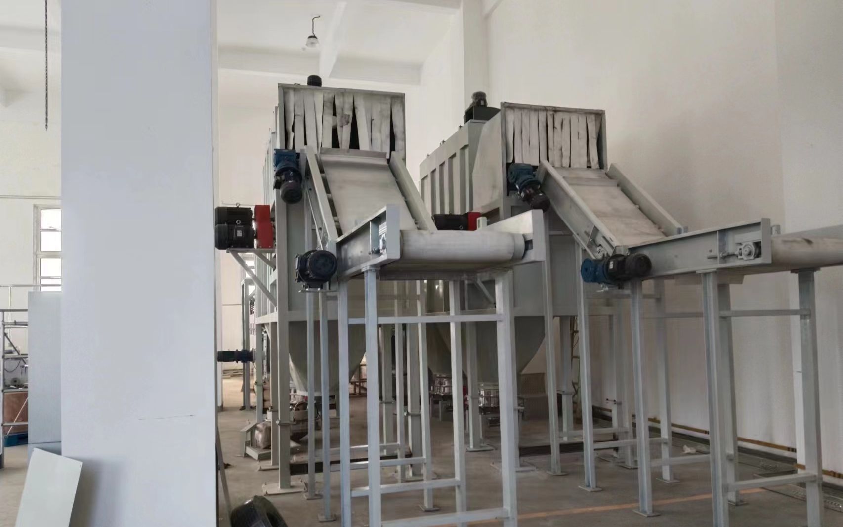 化工、食品、医药行业的拆包最佳选择:一卓重工氯化钙破包机!