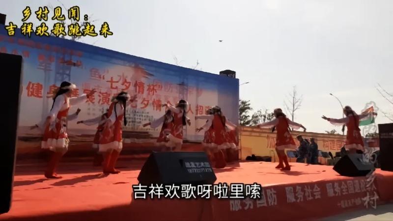 乡村见闻:乡村大舞台展演广场舞,咱农村文化活动变得丰富多彩了