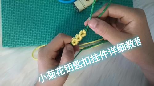 别乱花钱了两截废线就能编一个钥匙扣挂件小白也能五分钟学会