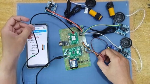 25-013、基于STM32单片机的智能定位报站系统设计 25-013