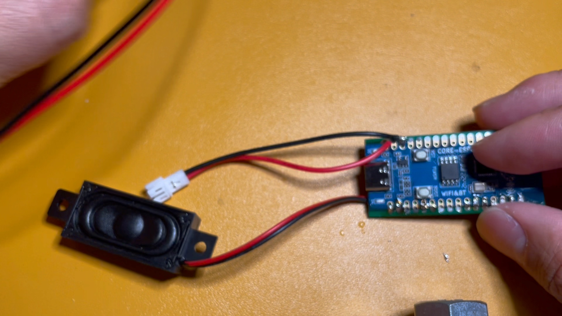 合宙ESP32 C3 加一个电阻 一个三极管 构成一个mp3播放器