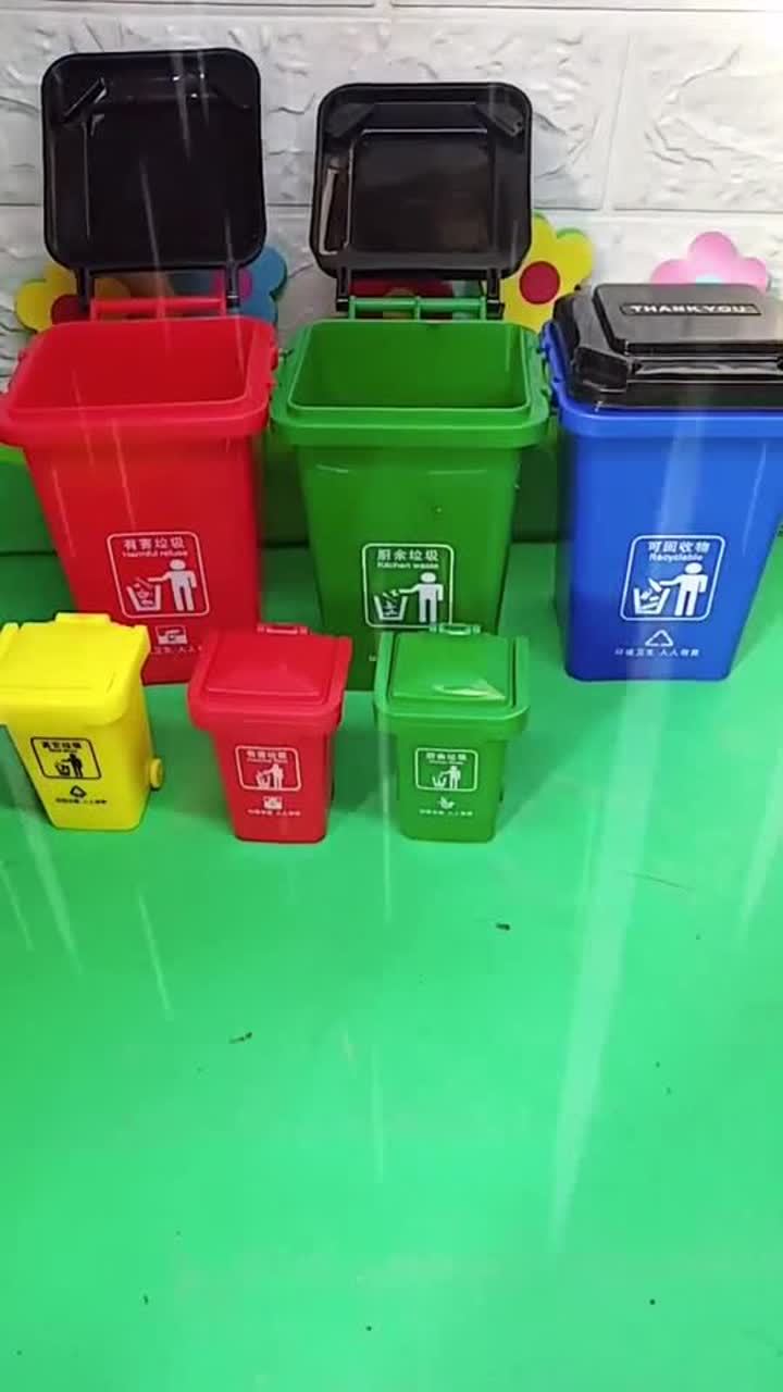 三种不同颜色的垃圾桶,可以教孩子分类