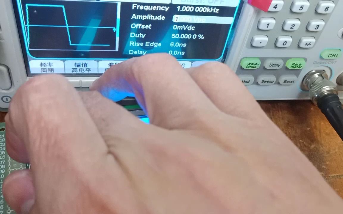 基于单片机的频率计(测量频率,幅度,占空比,LCD12864显示)